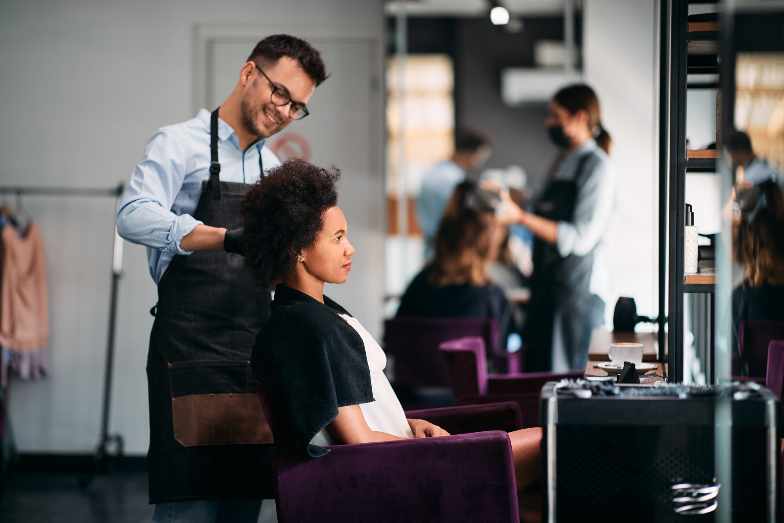 Coiffeur : missions, compétences et salaire